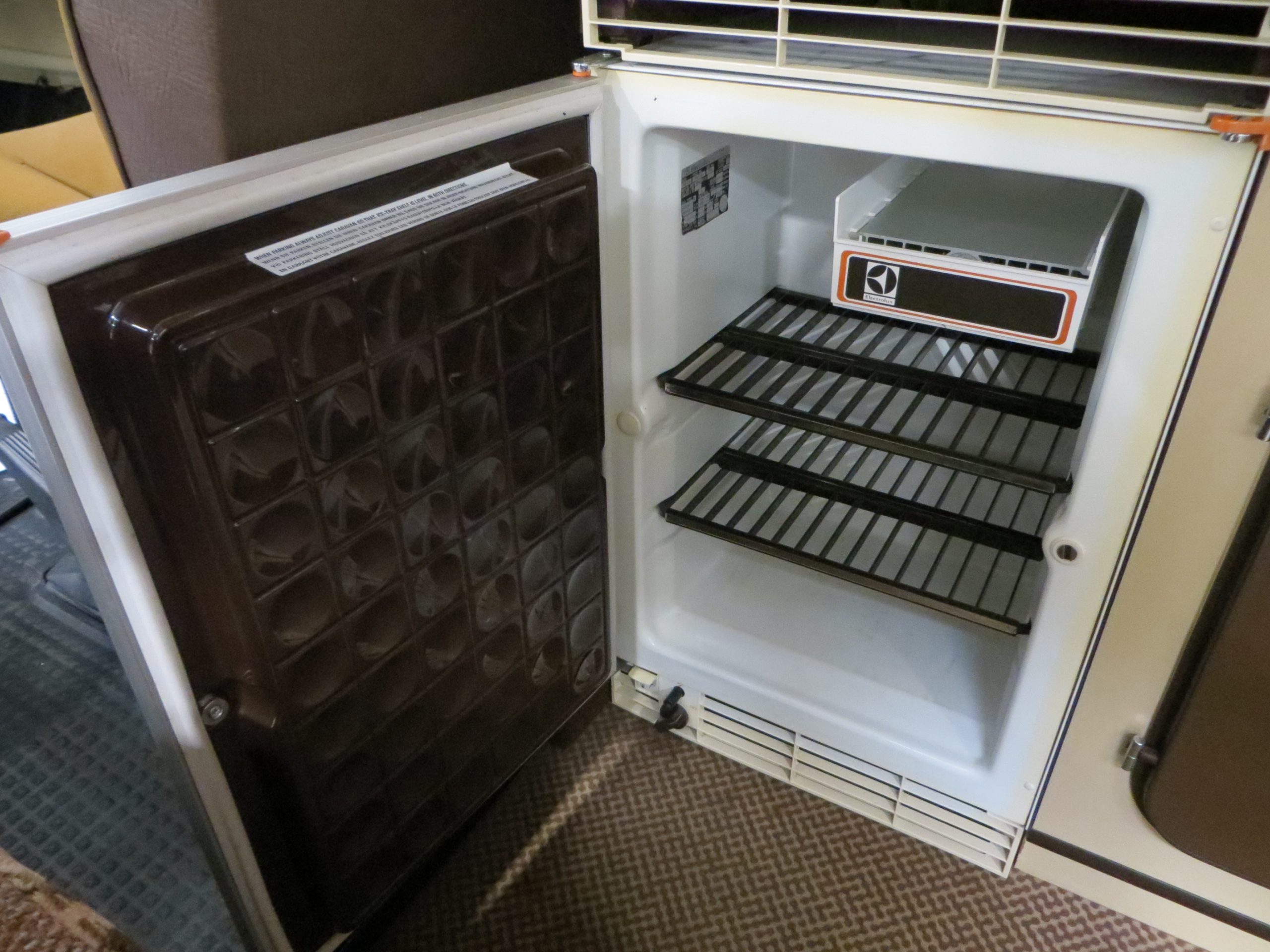 VW T25 Devon Moonraker – KGF