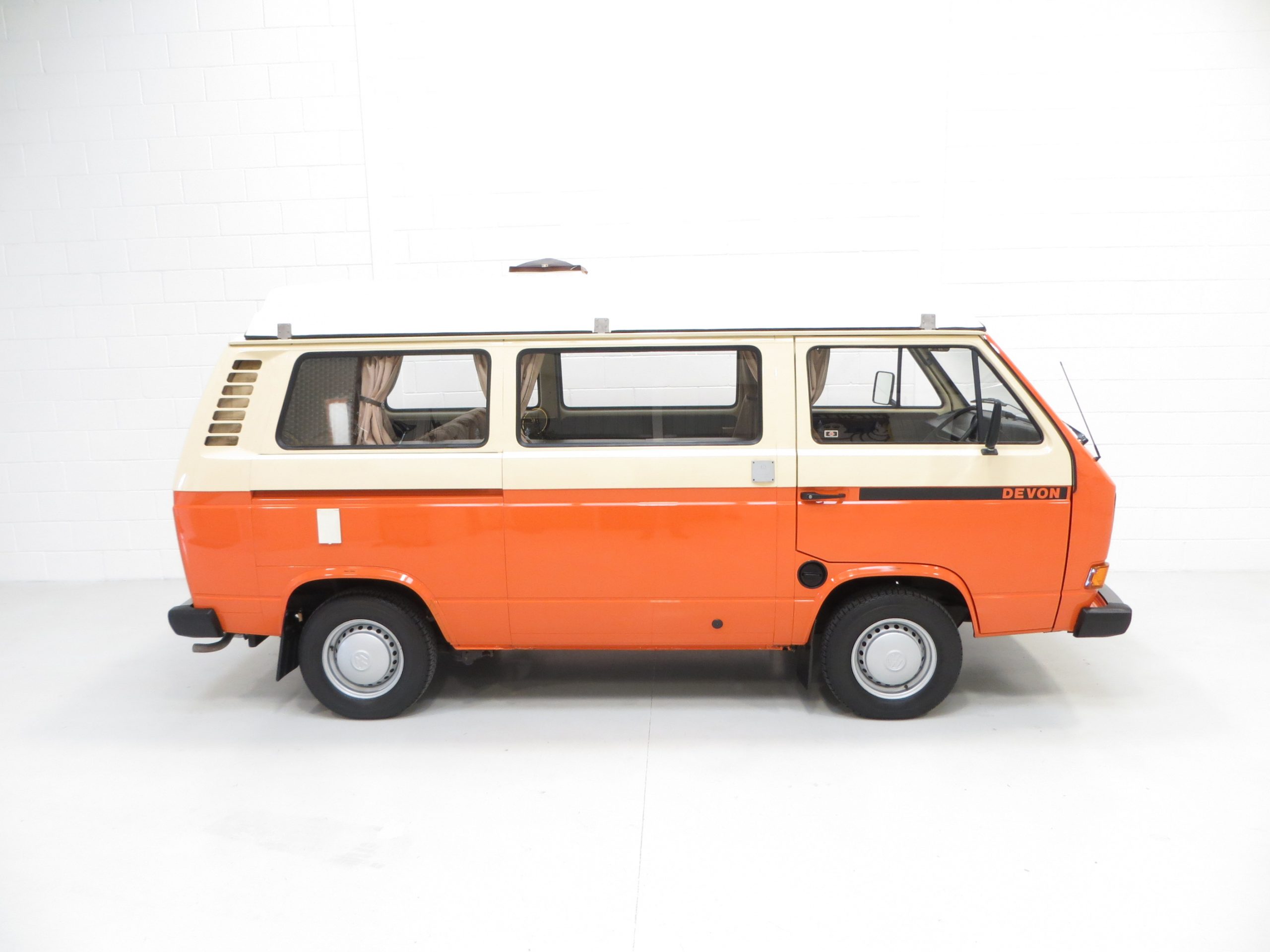 VW T25 Devon Moonraker – KGF