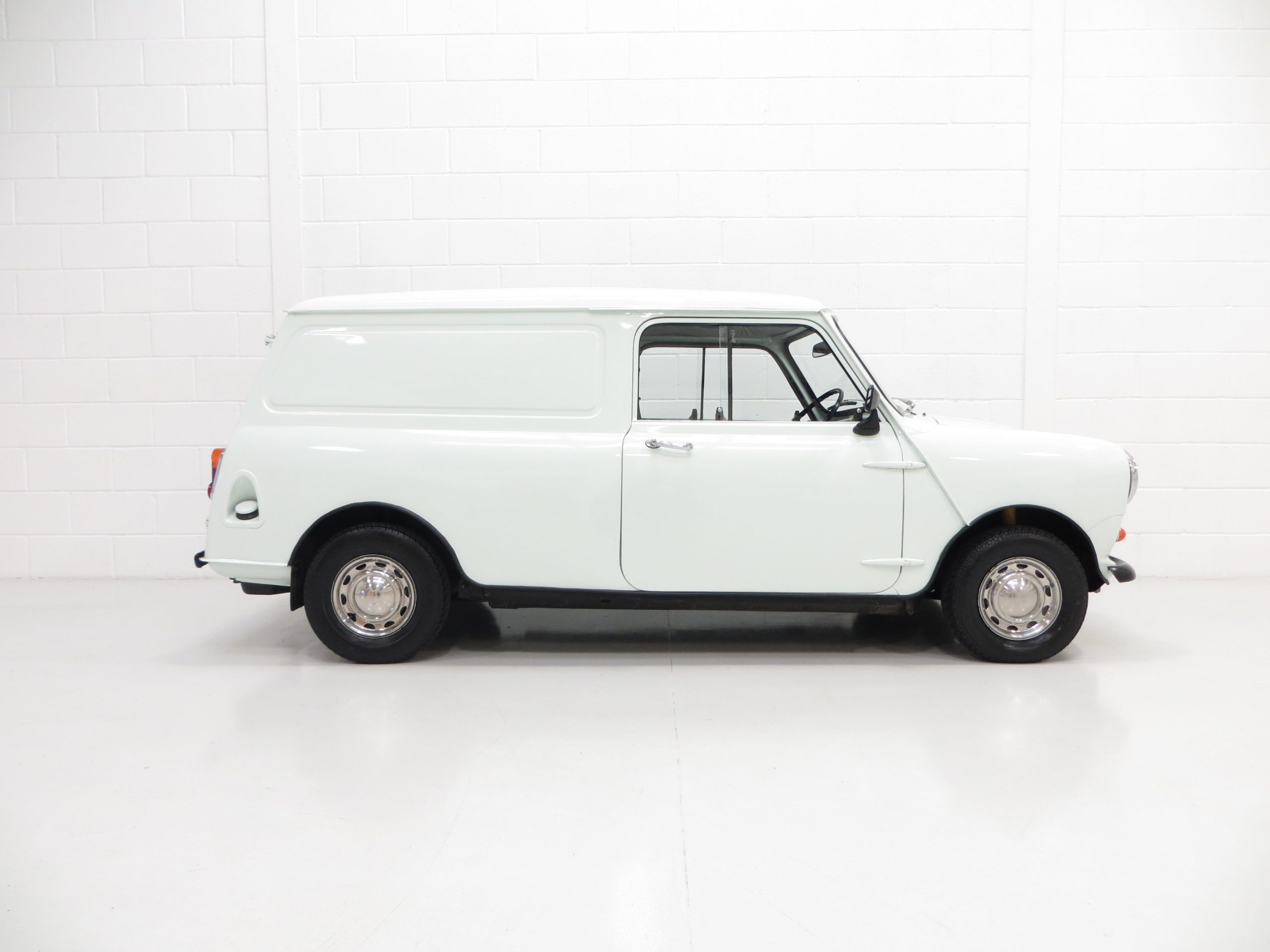 Austin Mini 850 Light Van – KGF