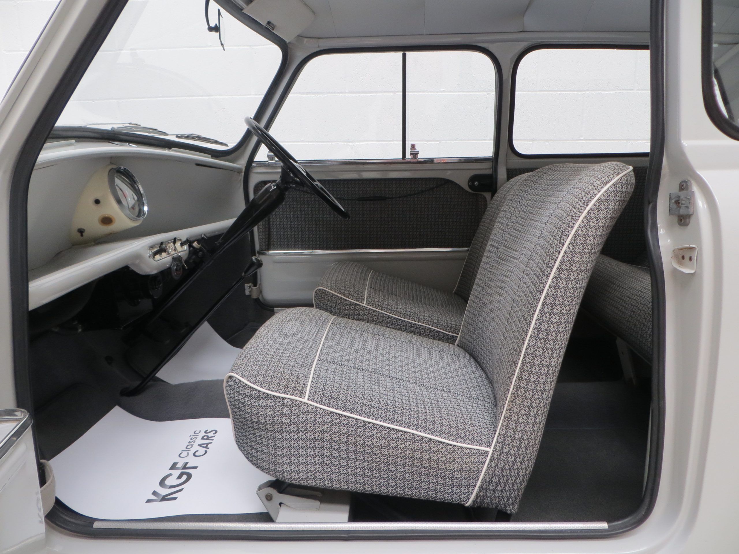 Austin Seven Basic Mini Saloon – KGF