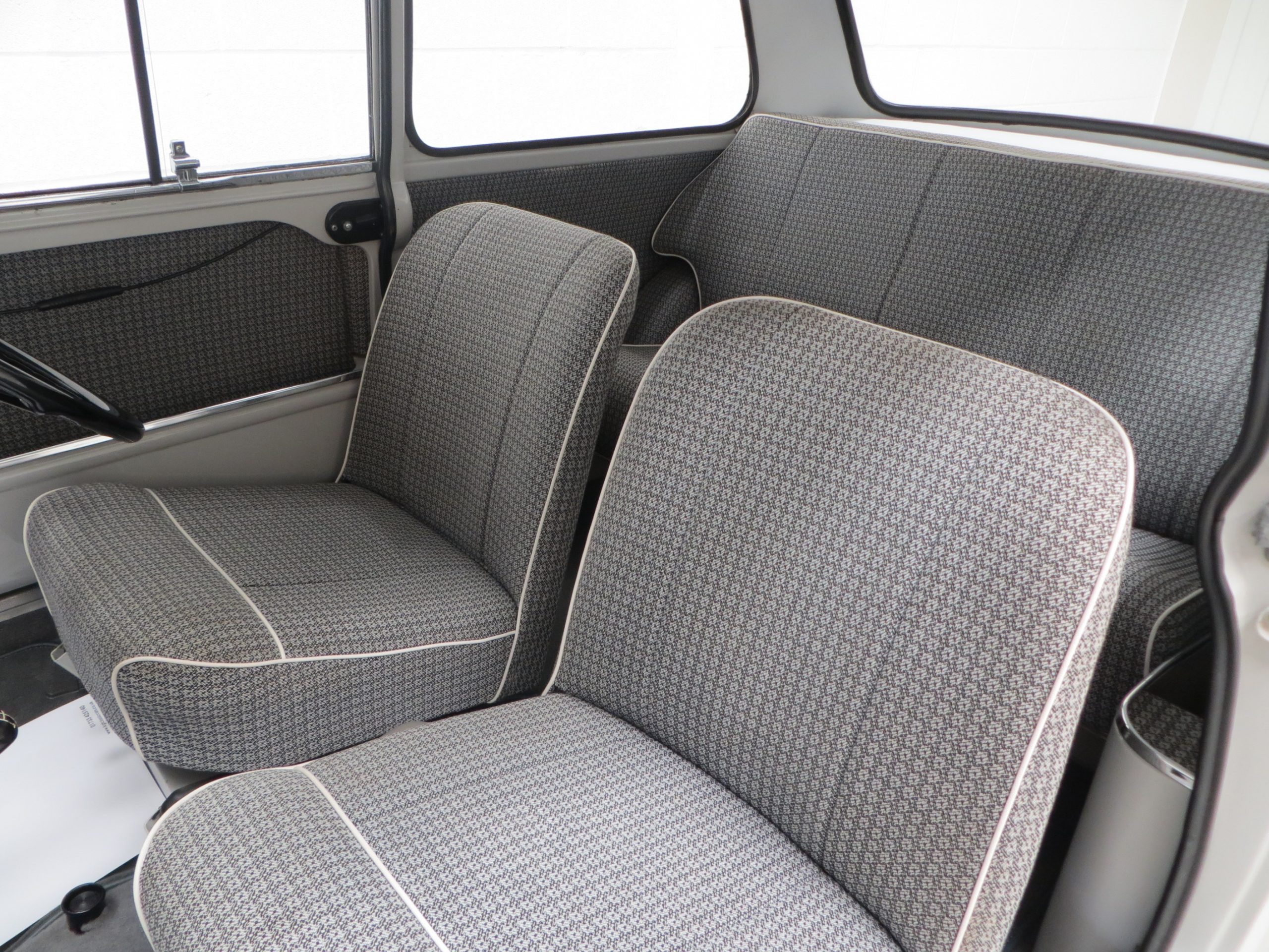 Austin Seven Basic Mini Saloon – KGF