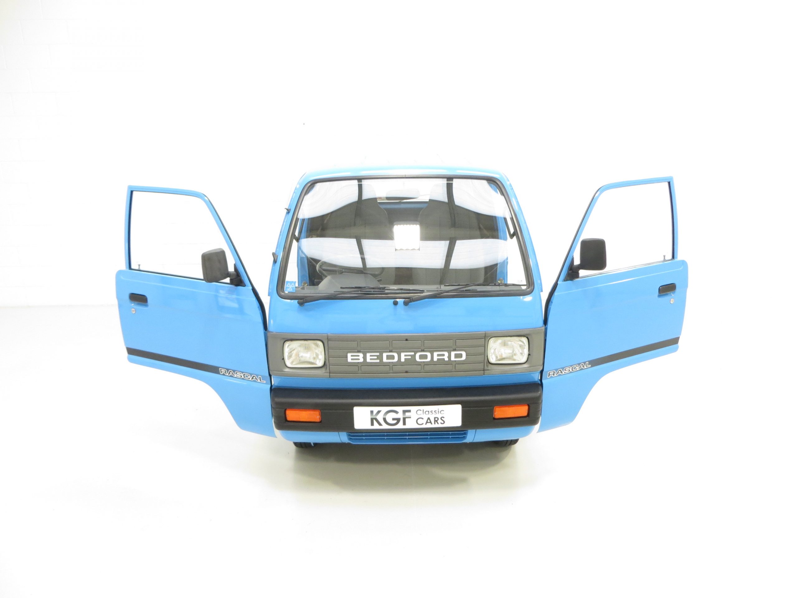 Bedford Rascal Van – KGF