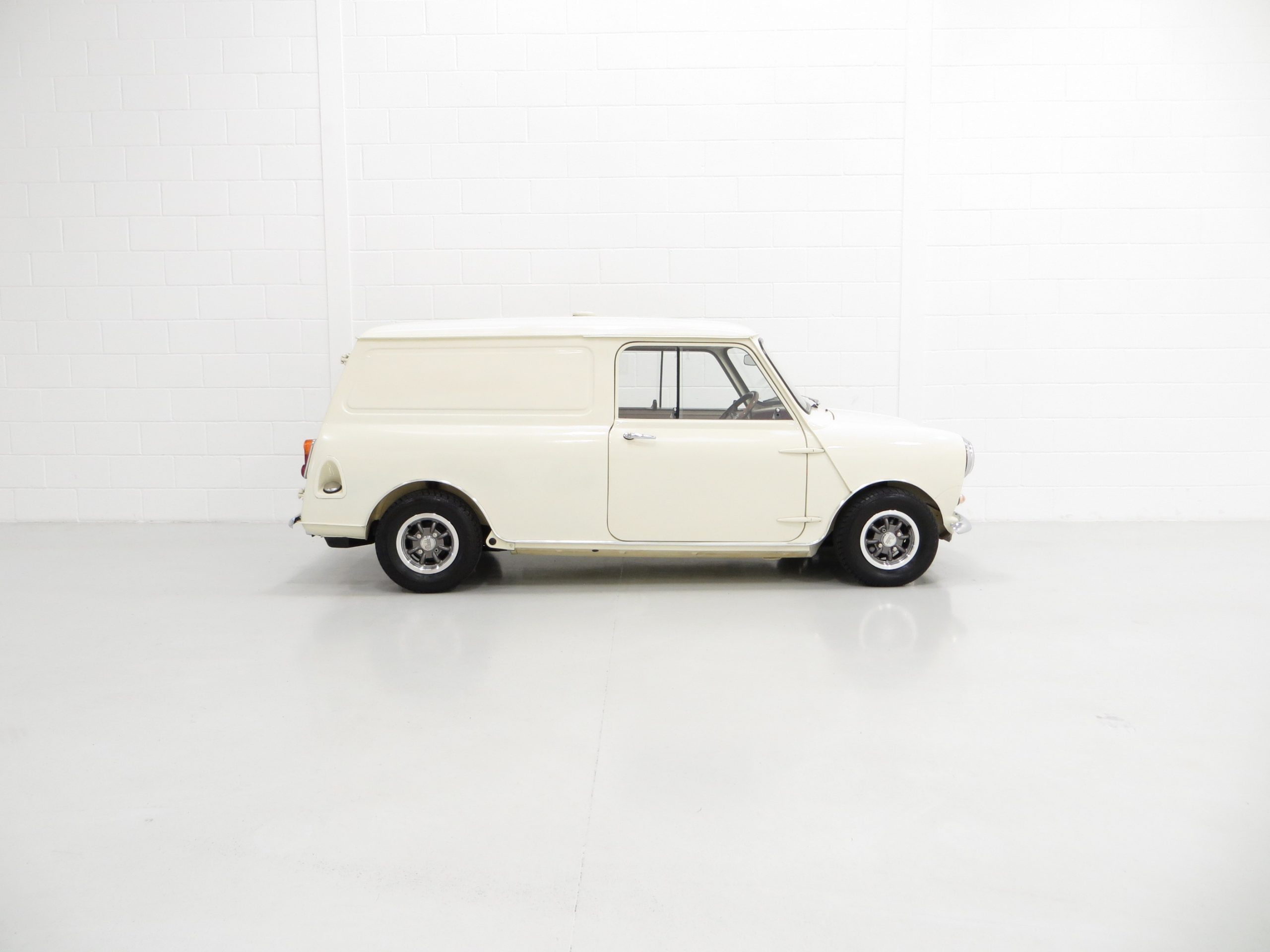 BMC Morris Mini Van – KGF