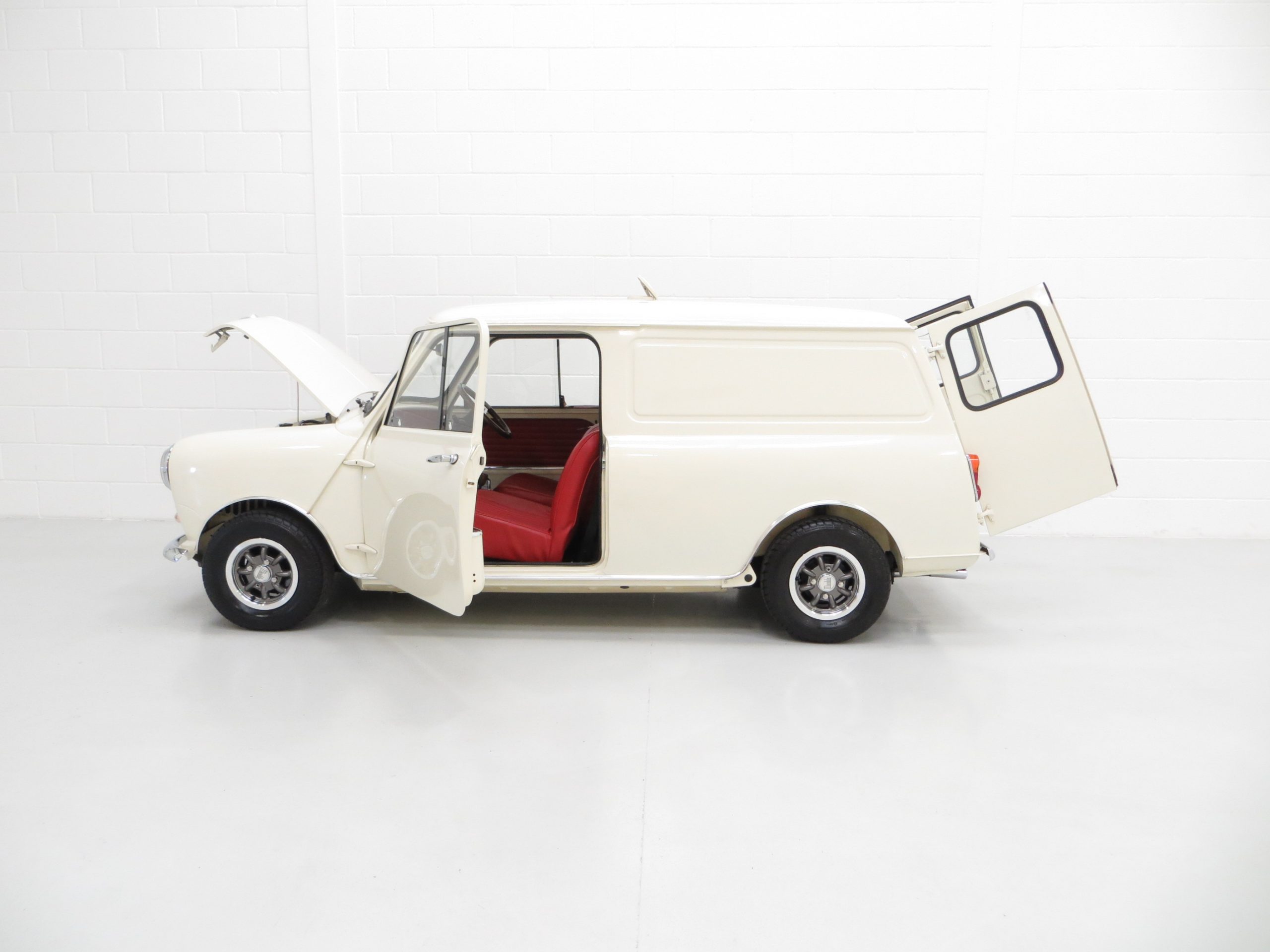 BMC Morris Mini Van – KGF