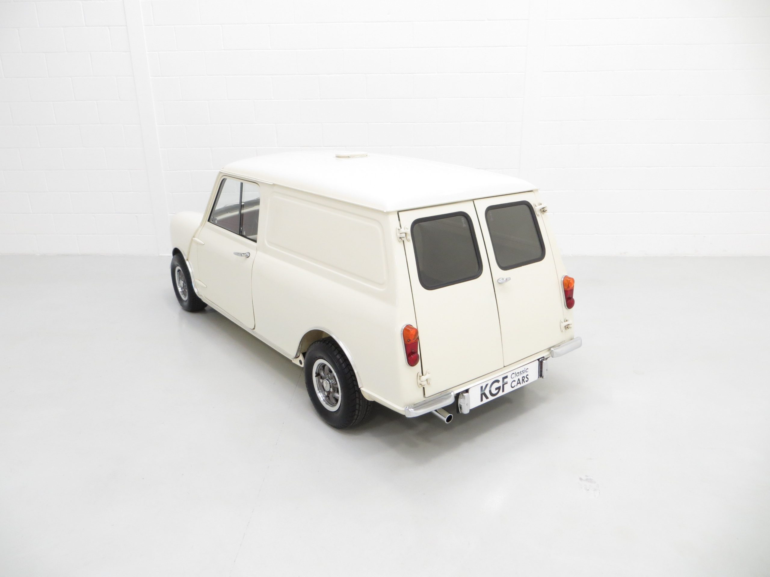 BMC Morris Mini Van – KGF