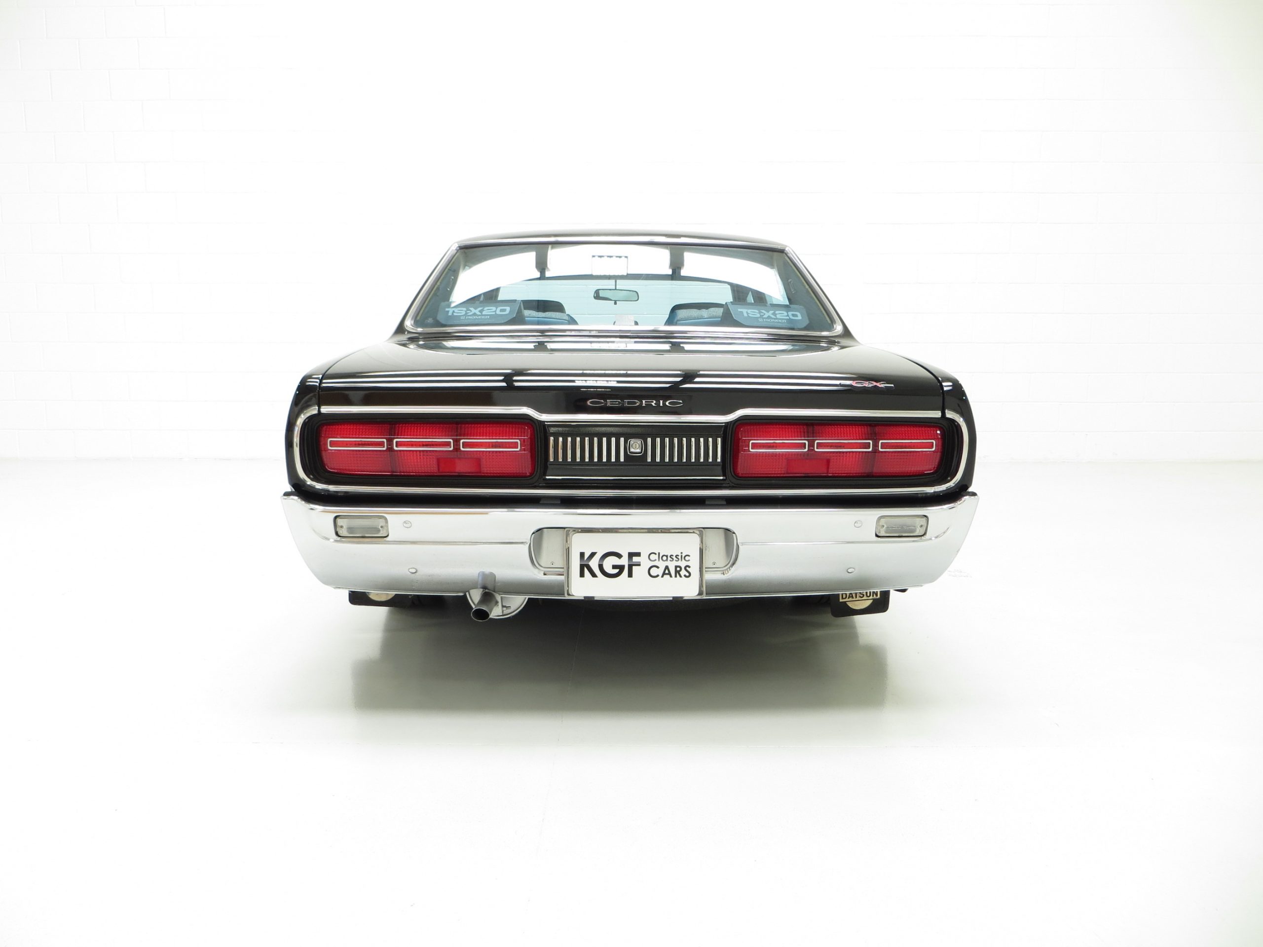 Nissan Cedric 230 GX – KGF