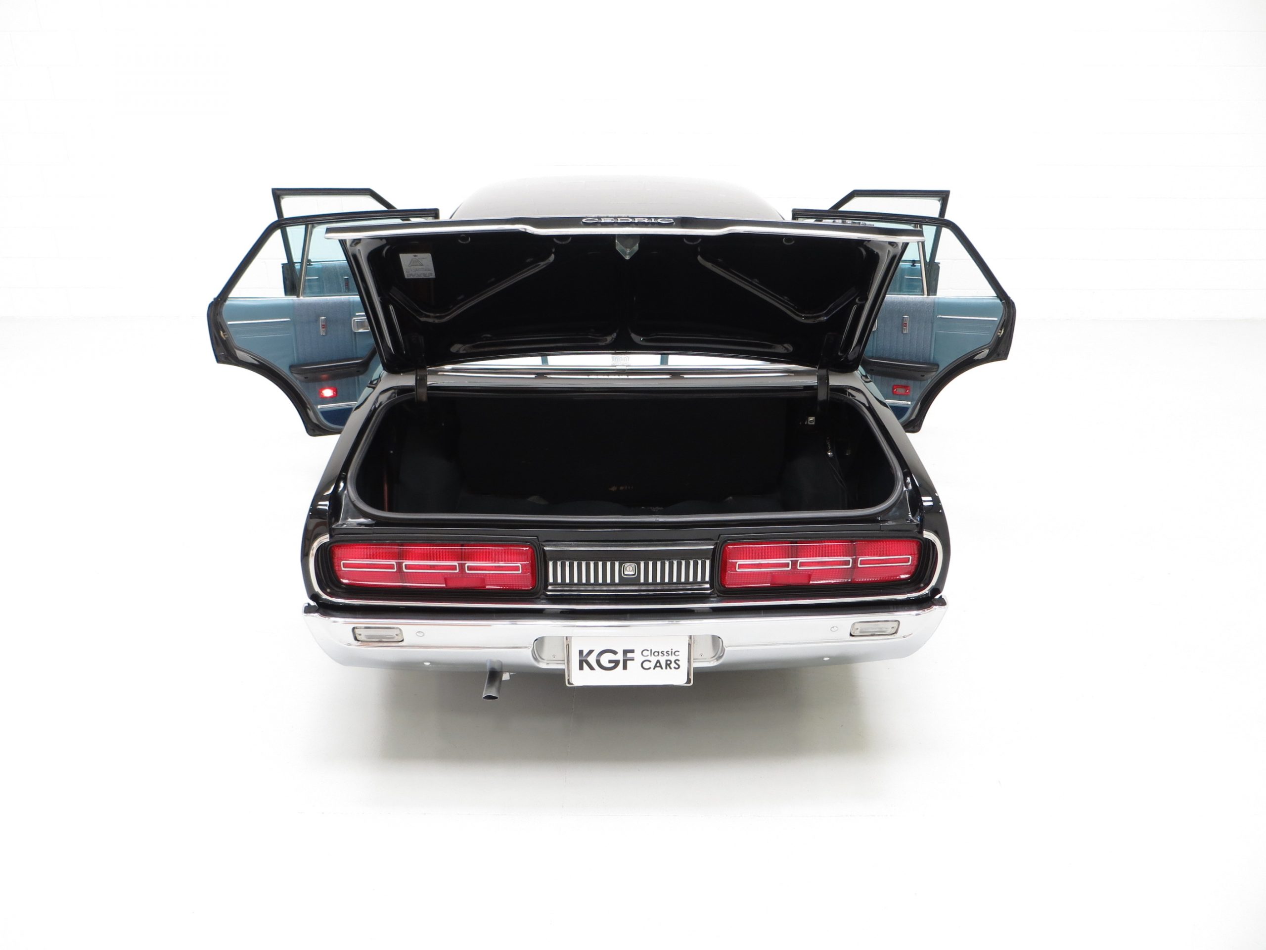 Nissan Cedric 230 GX – KGF