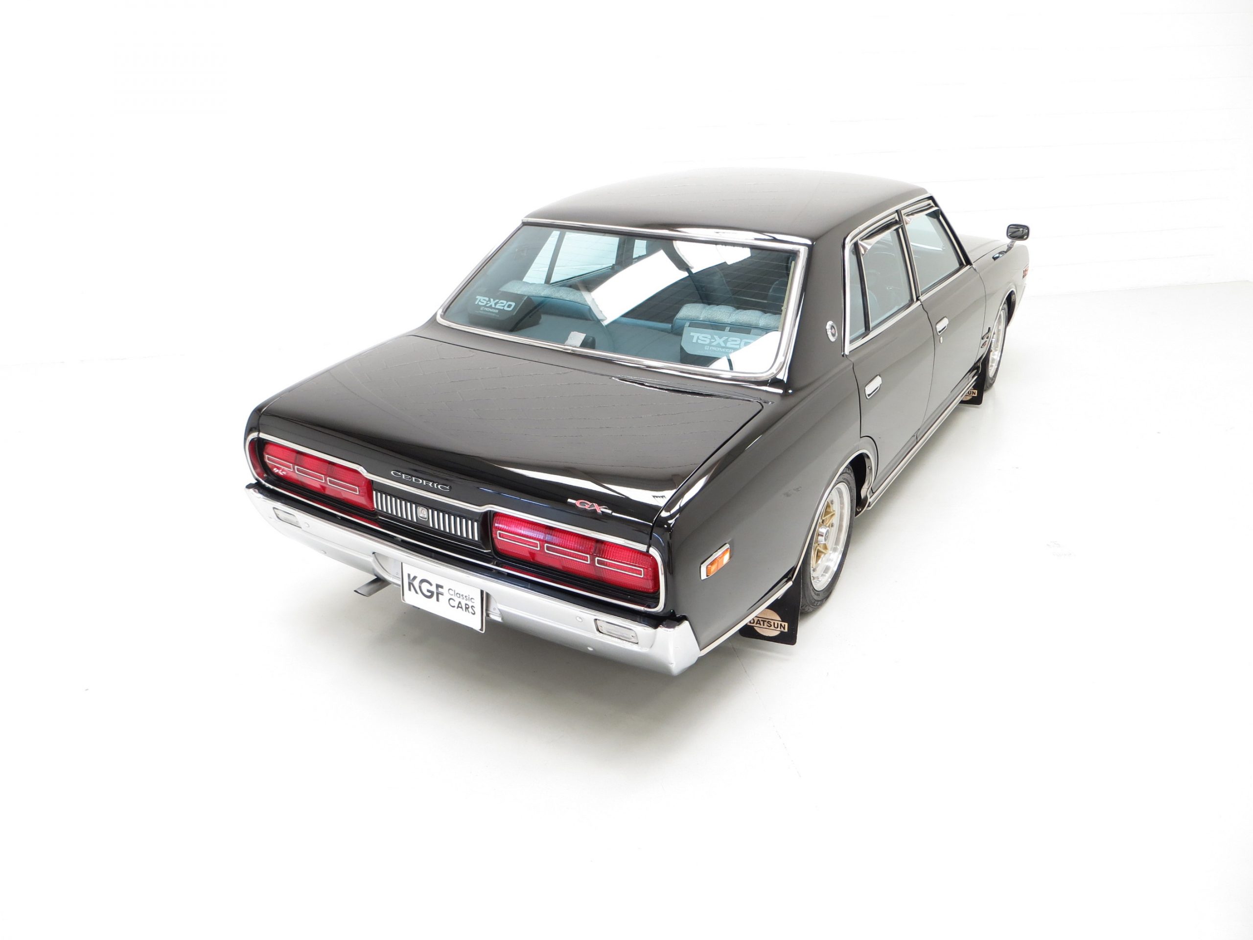 Nissan Cedric 230 GX – KGF