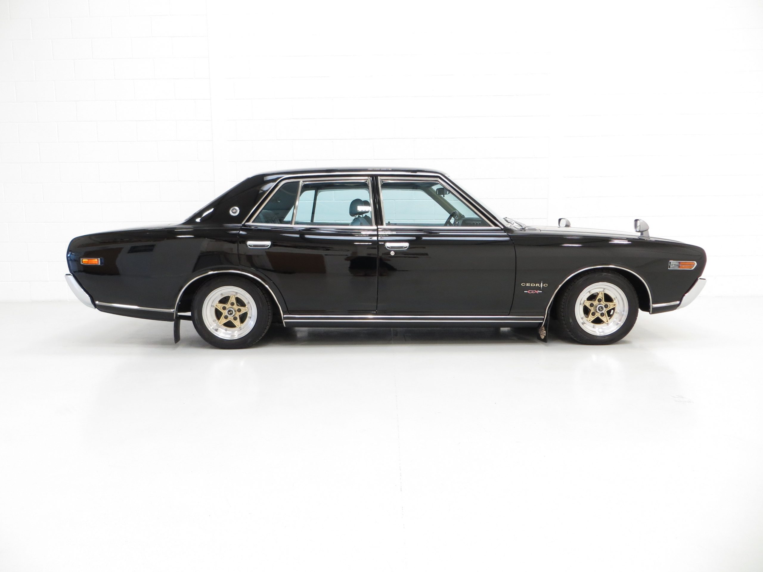 Nissan Cedric 230 GX – KGF