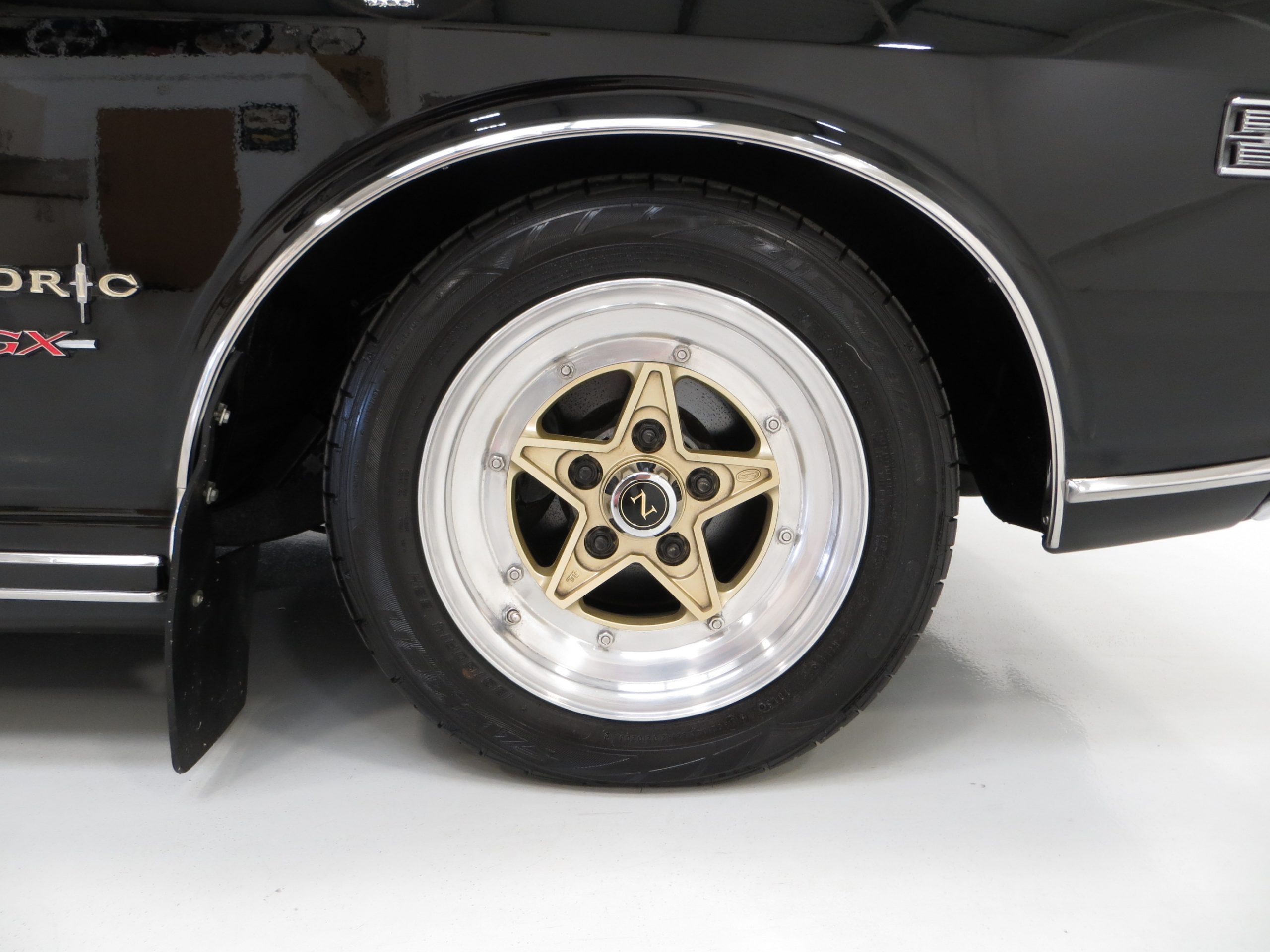 Nissan Cedric 230 GX – KGF