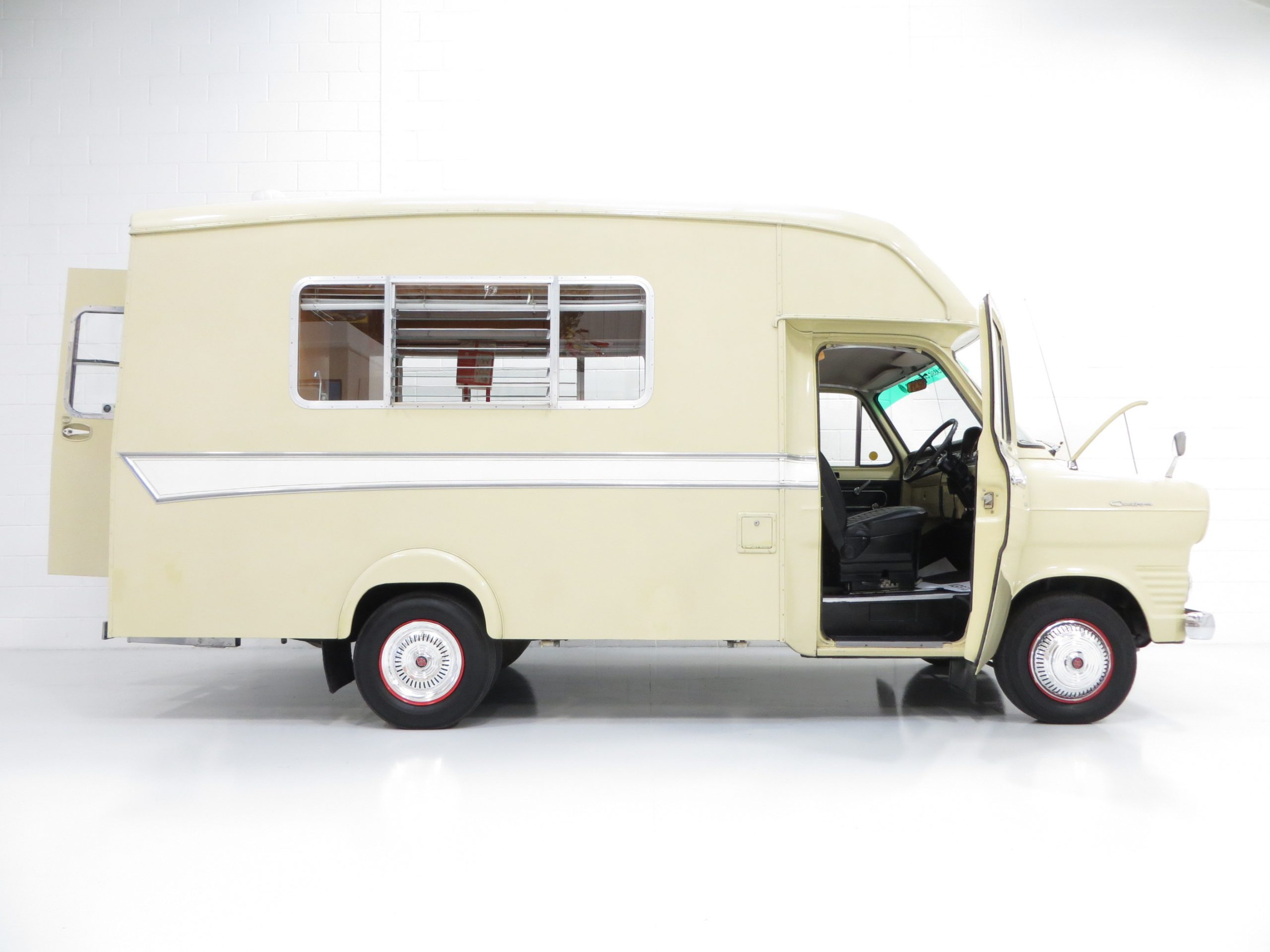 Ford Mk1 Transit Jennings Roadranger – KGF