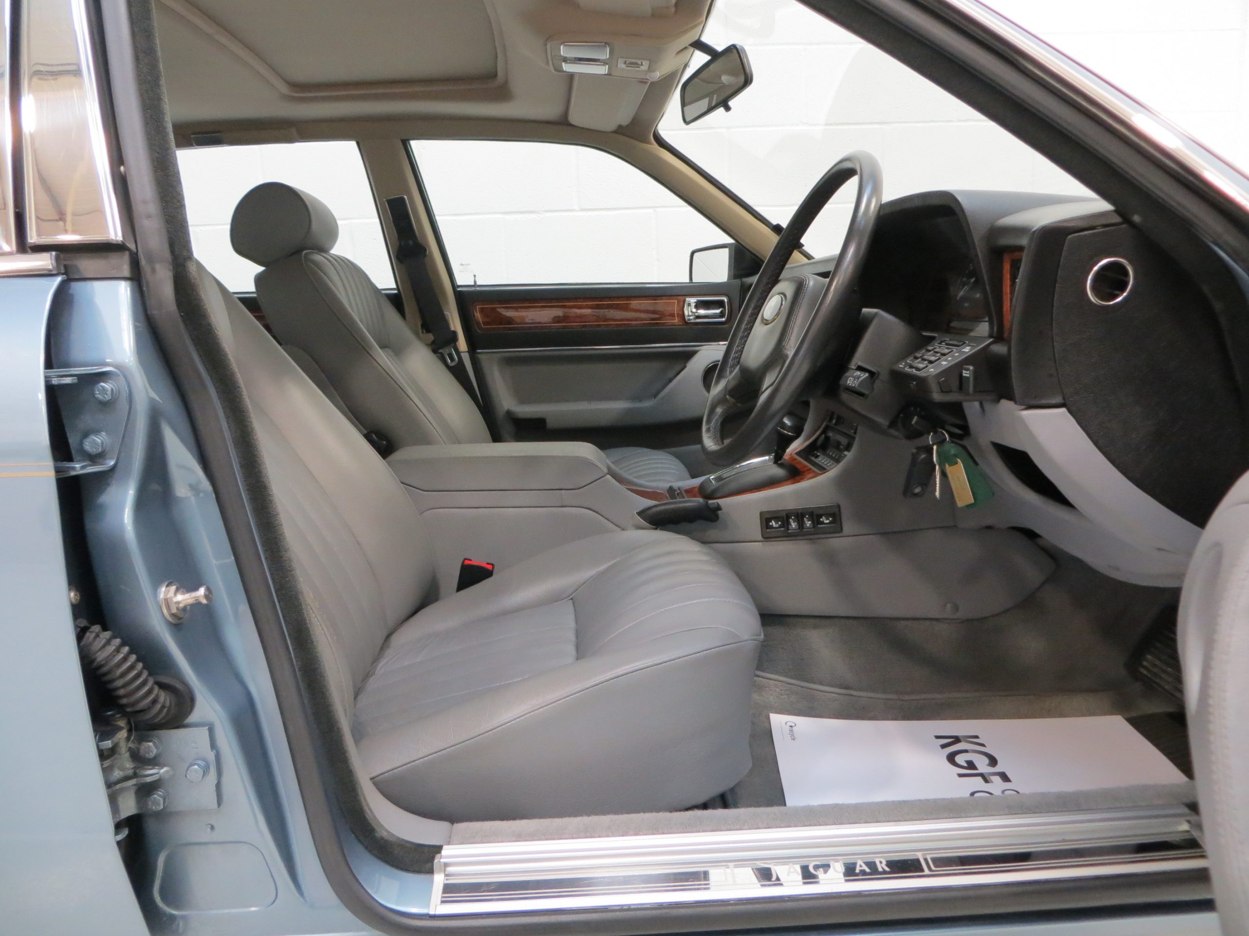 Jaguar XJ40 Sovereign – KGF