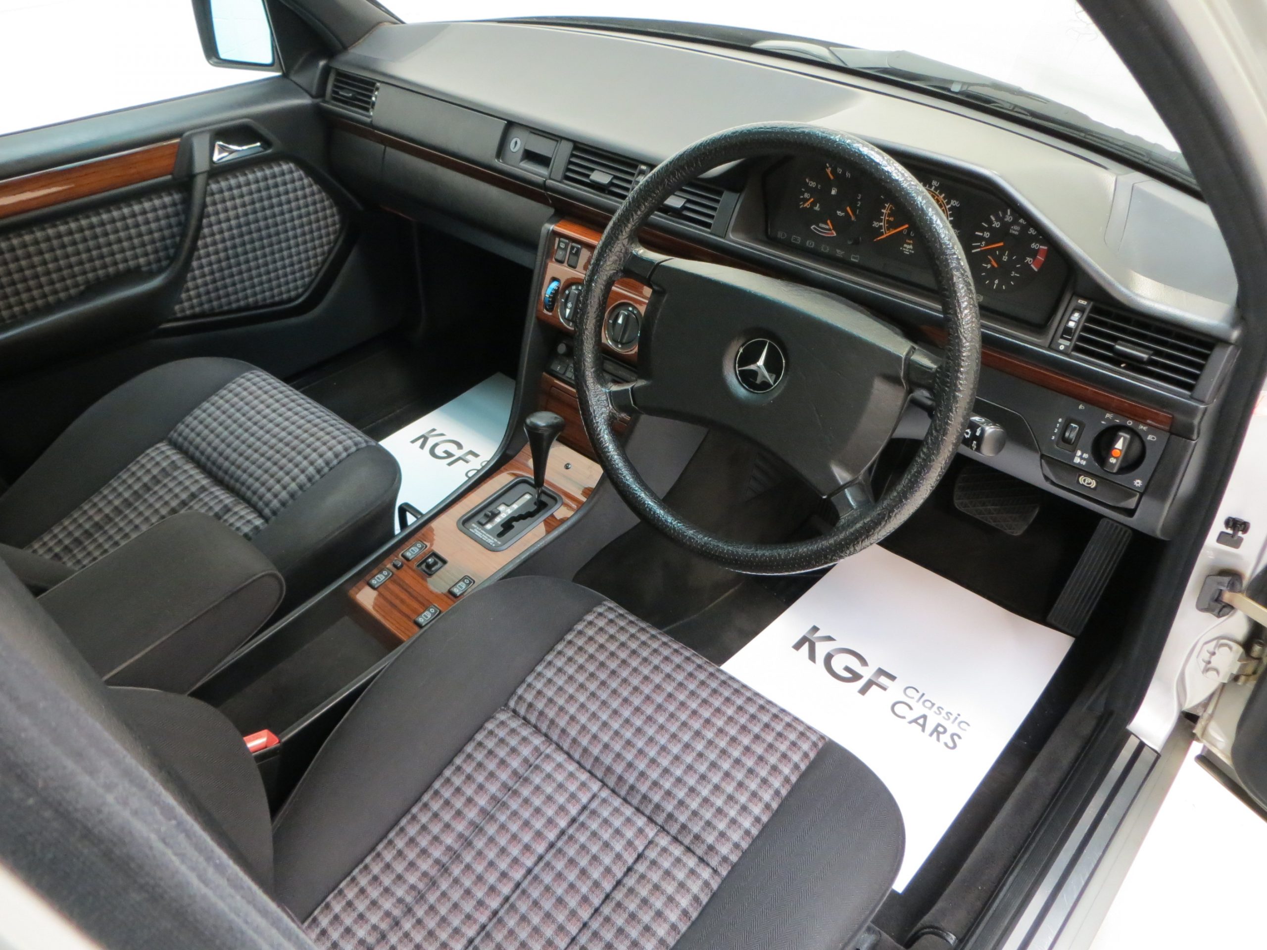 Mercedes Benz W124 230E – KGF