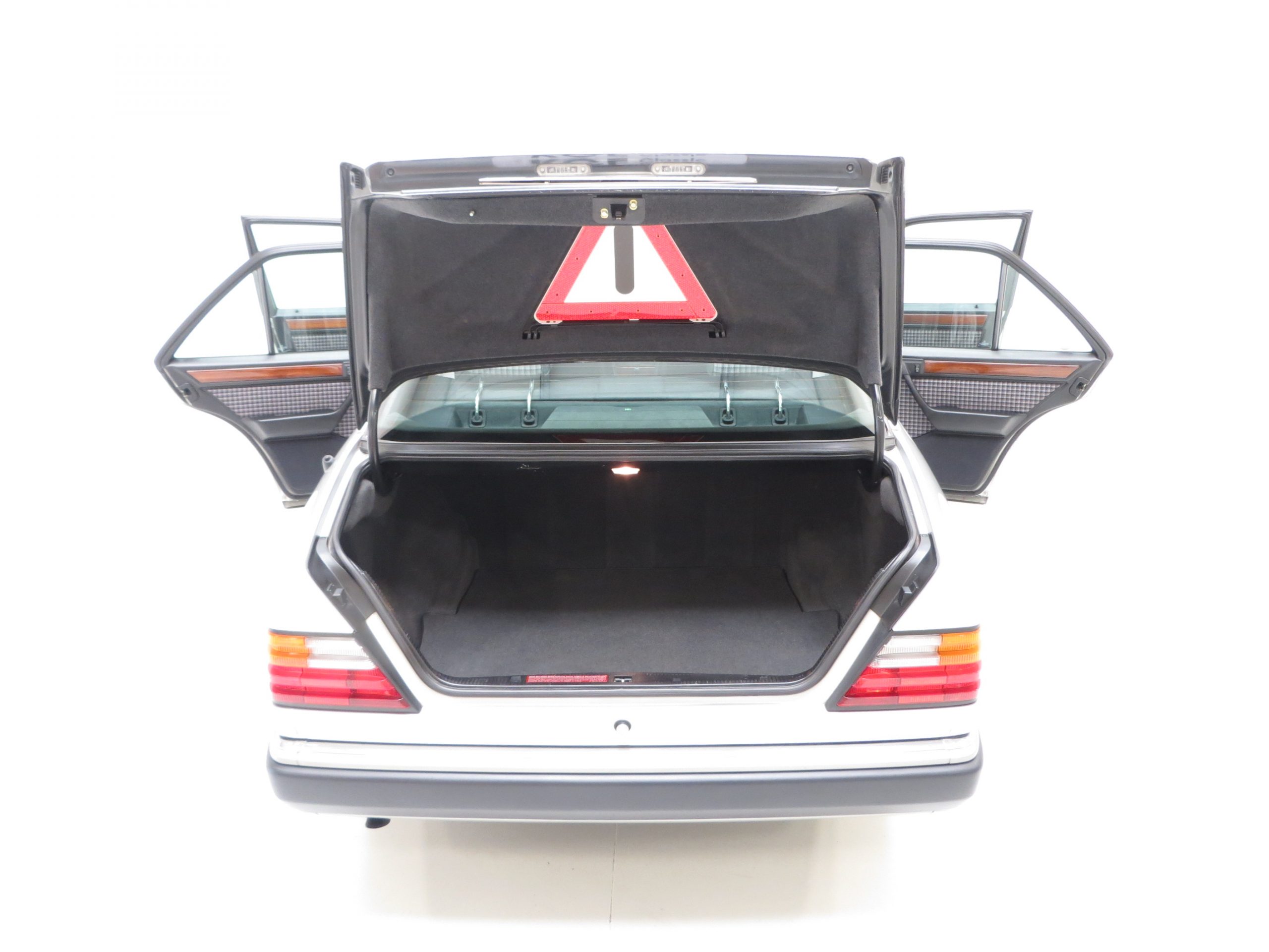 Mercedes Benz W124 230E – KGF