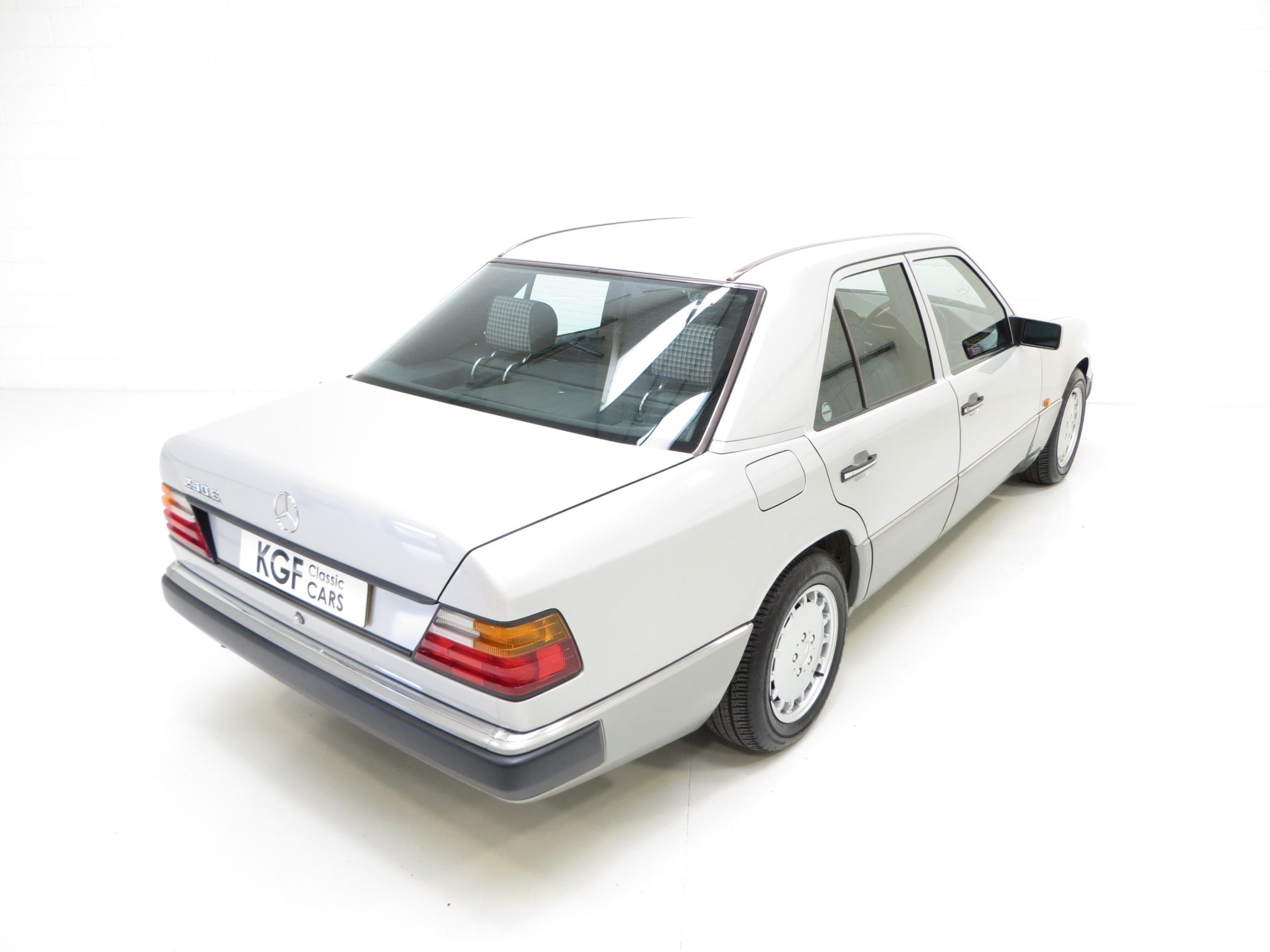 Mercedes Benz W124 230E – KGF