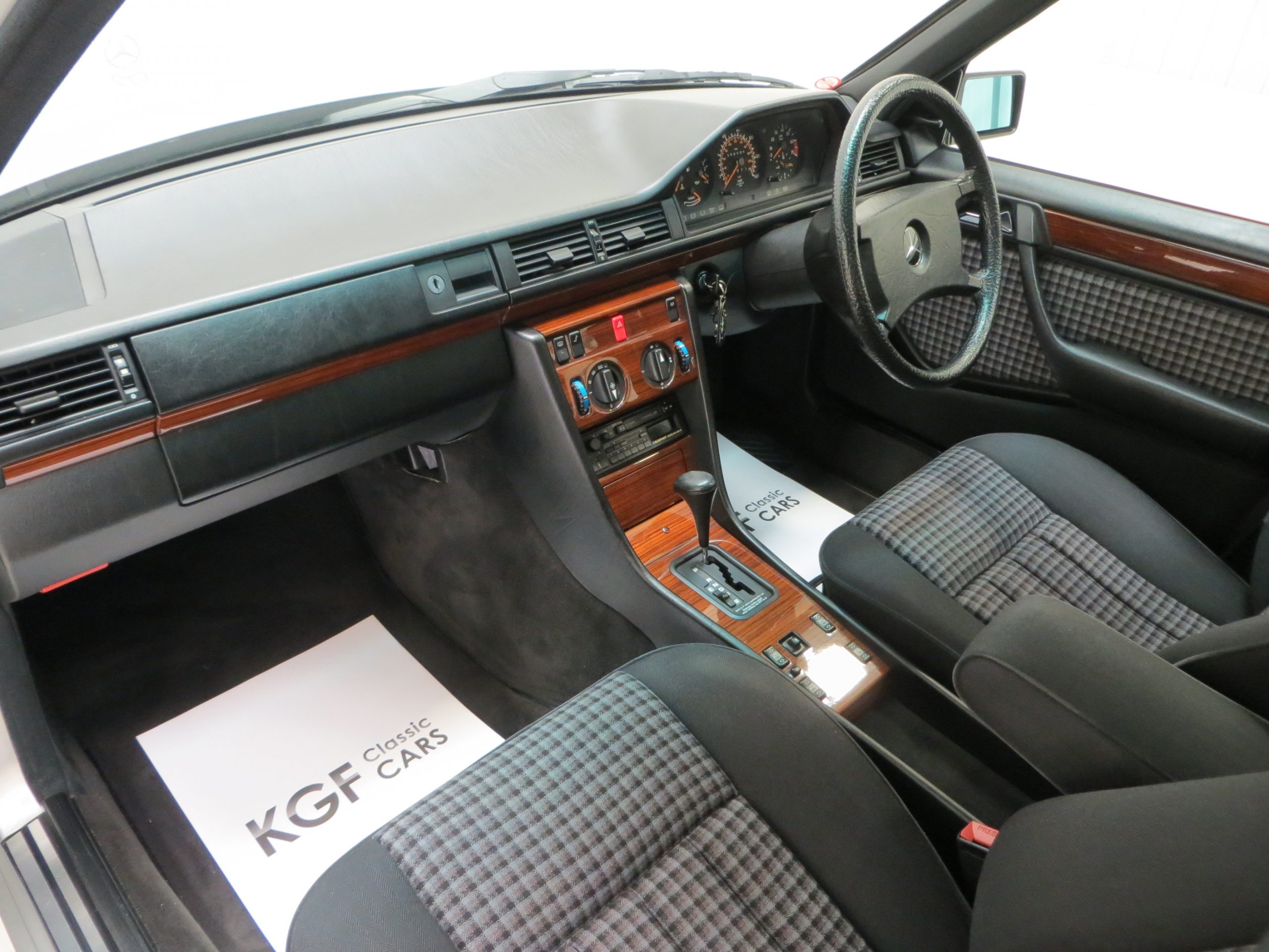 Mercedes Benz W124 230E – KGF