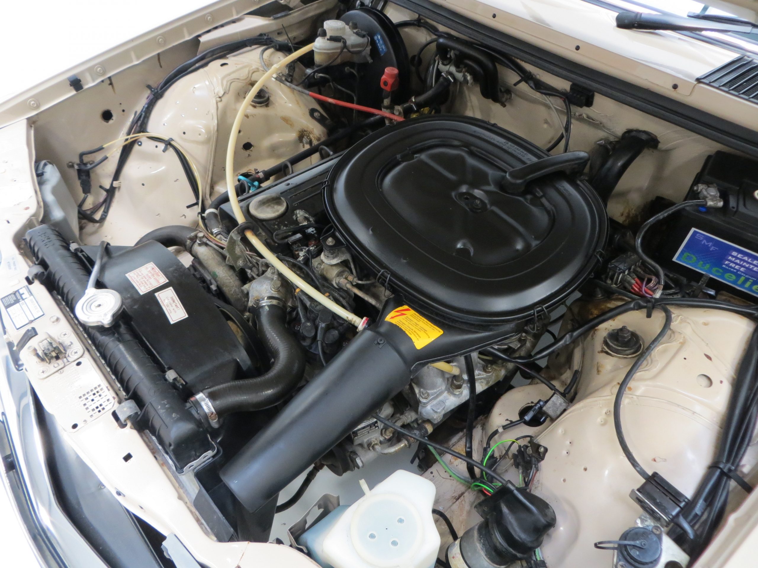 Mercedes Benz W123 230E Auto – KGF