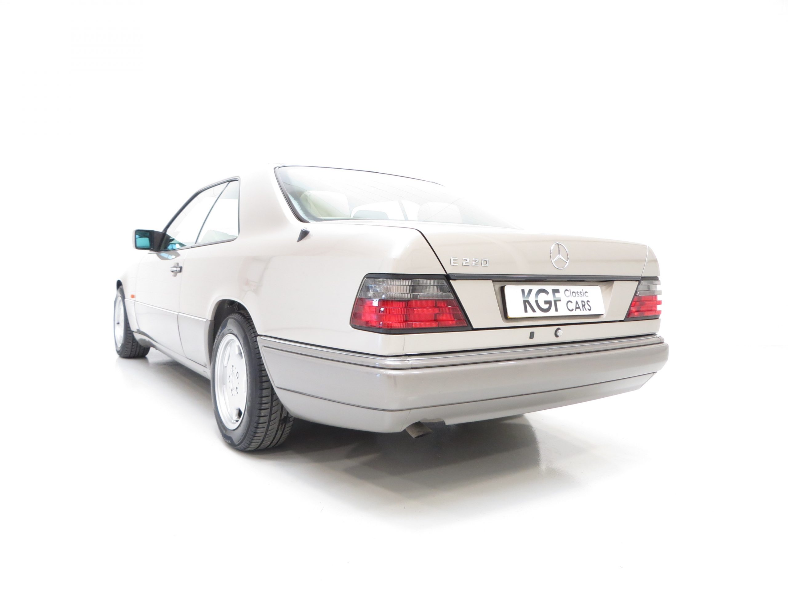 Mercedes-Benz W124 E220CE Sportline – KGF