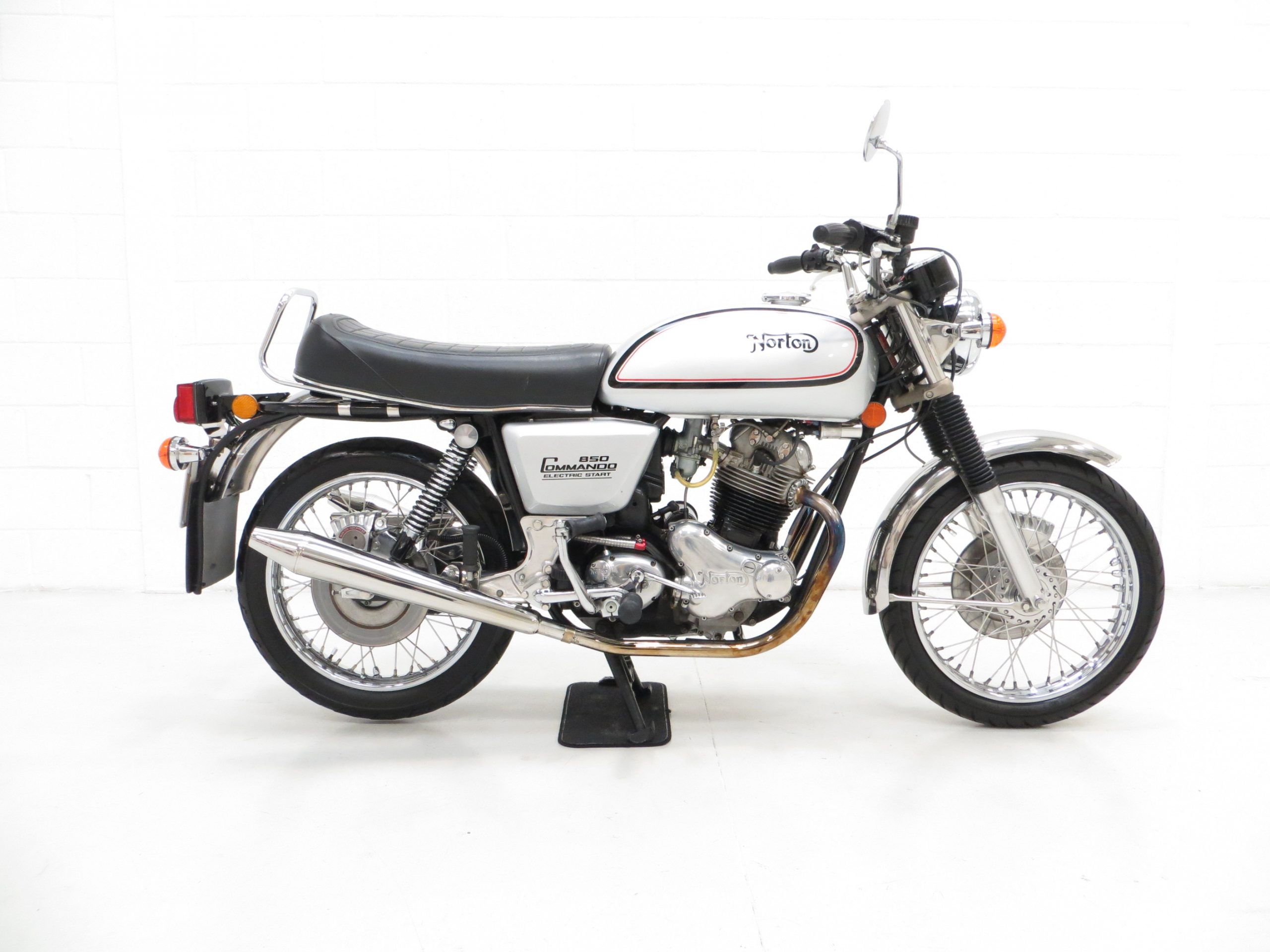 Norton Commando 850 Interstate Mk3 – KGF