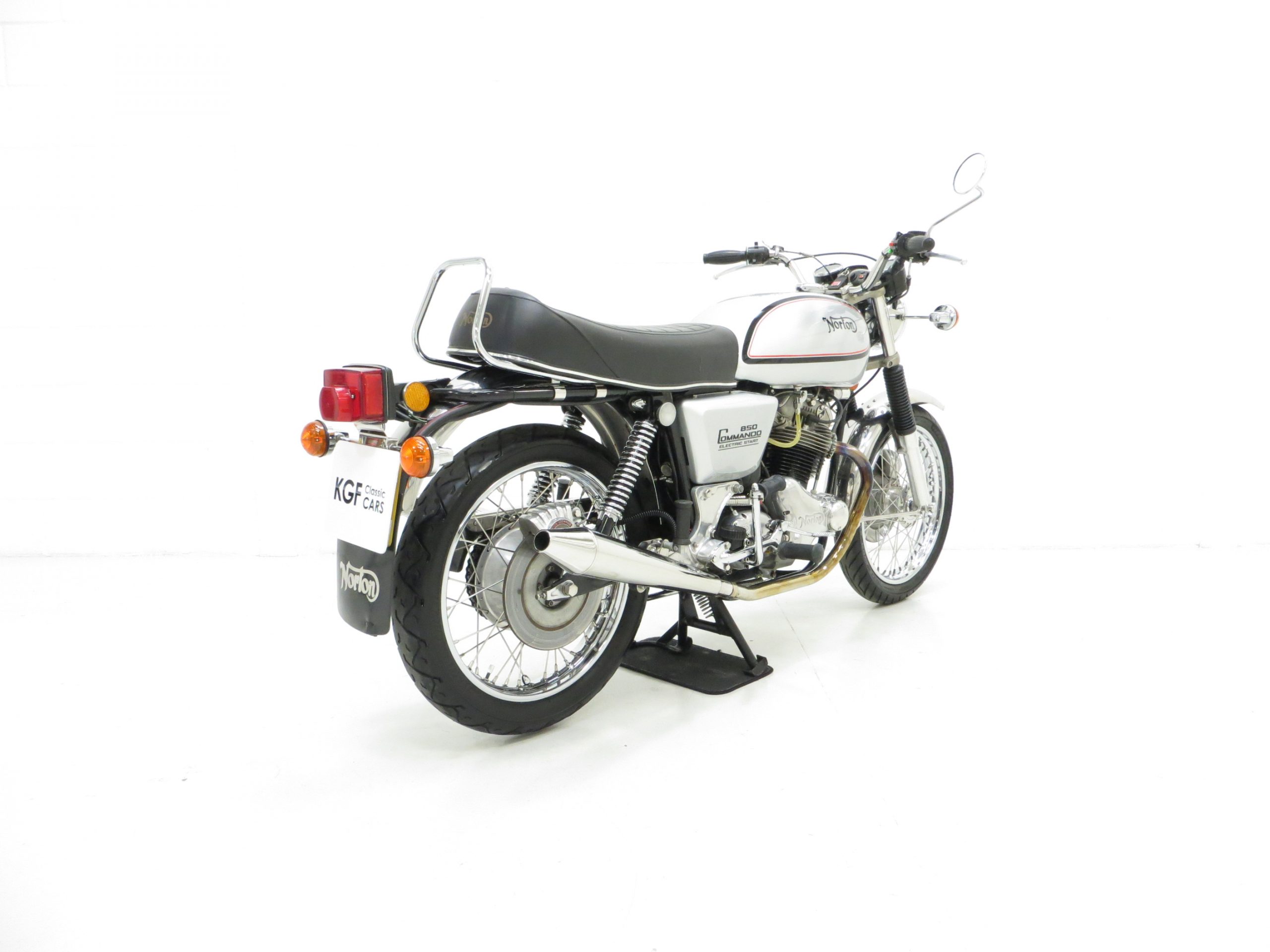 Norton Commando 850 Interstate Mk3 – KGF