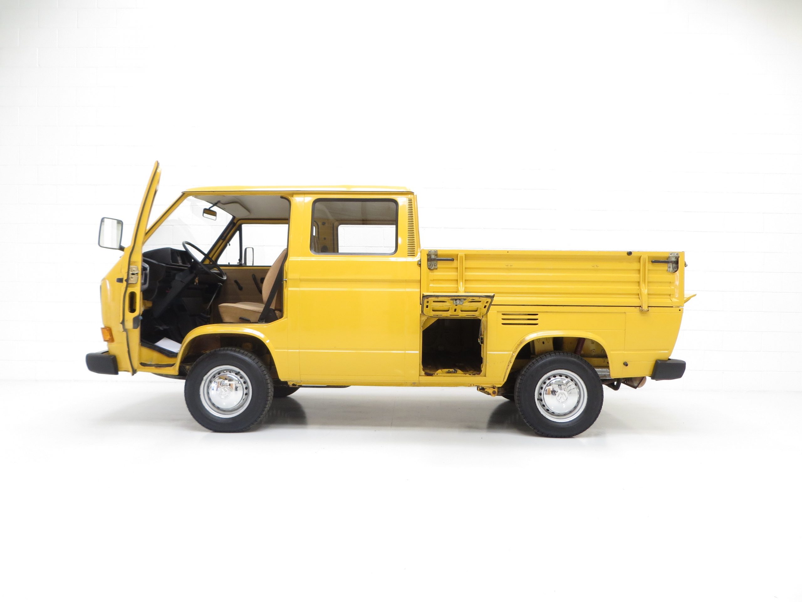 VW Transporter T25 Double-Cab Pick-Up – KGF