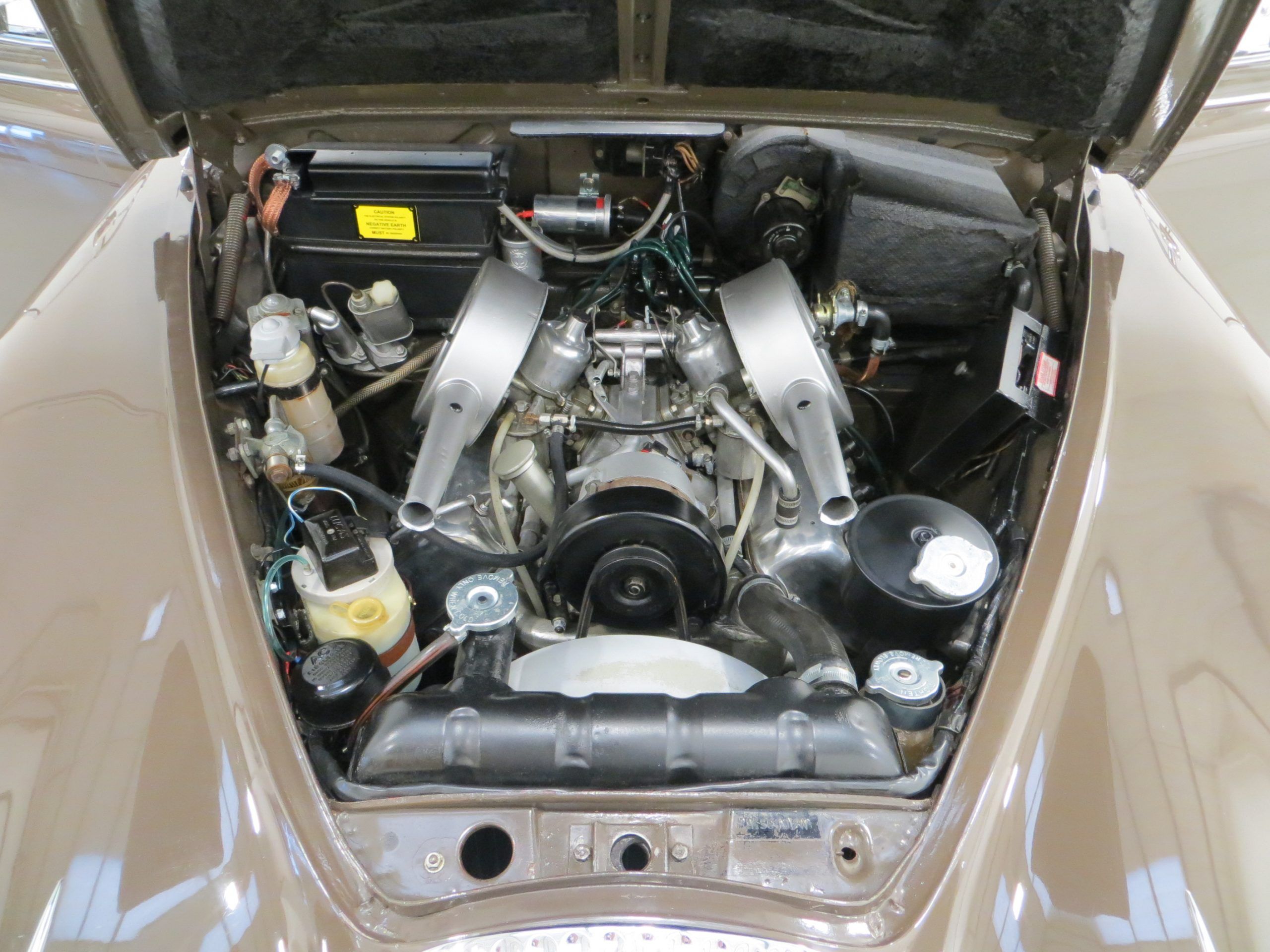 Daimler 250 V8 – KGF