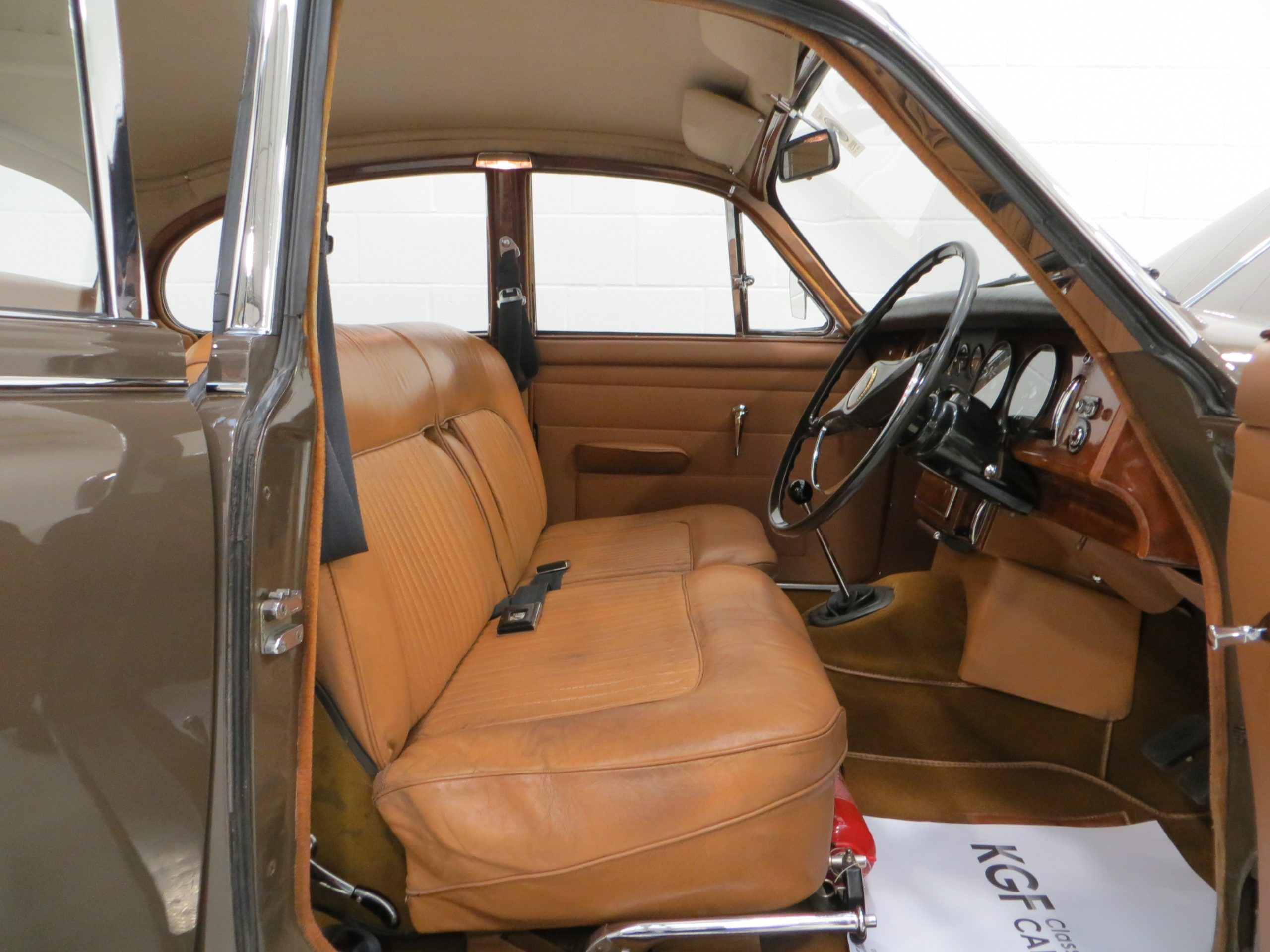 Daimler 250 V8 – KGF