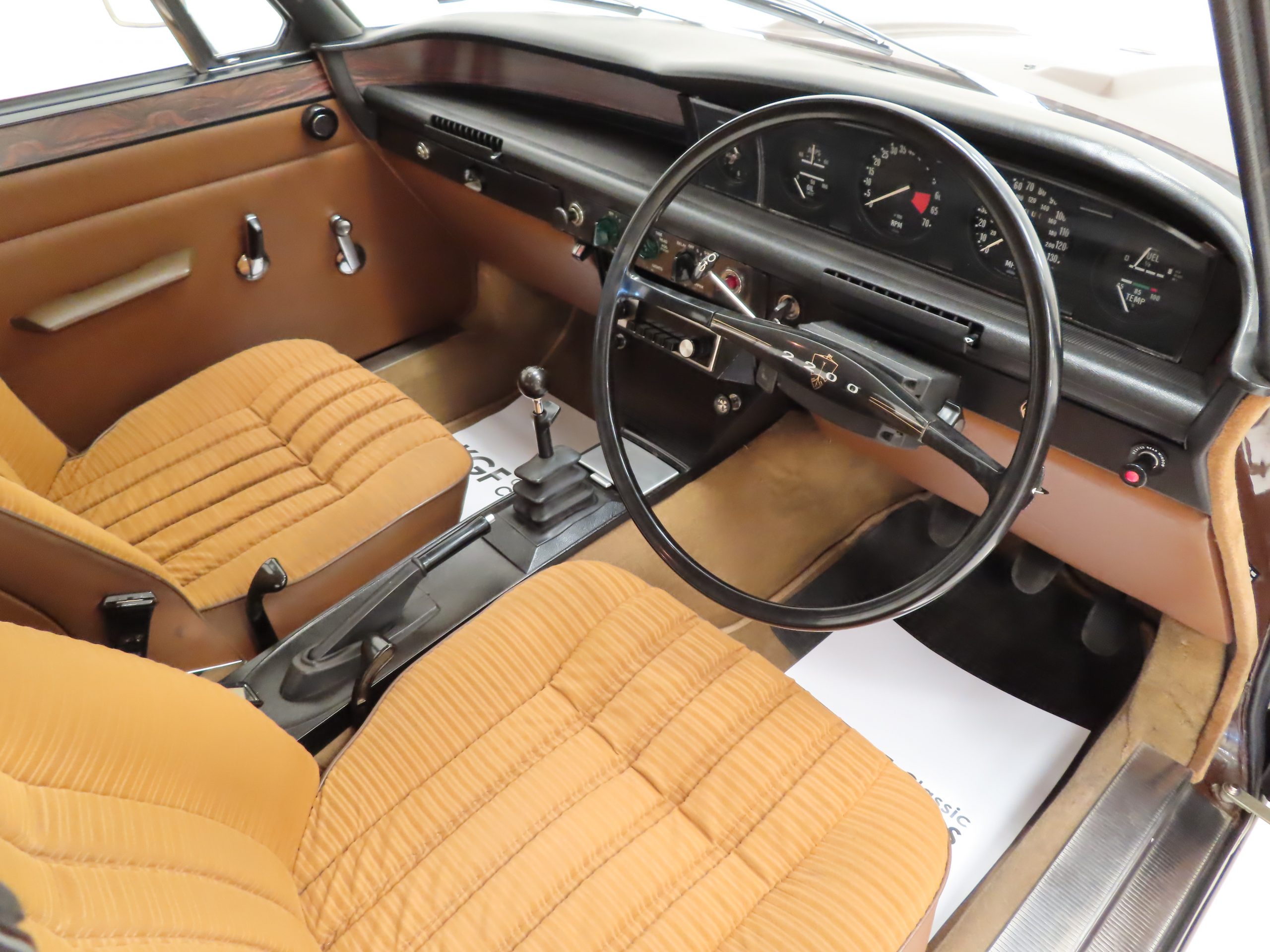 Rover P6 2200TC – KGF