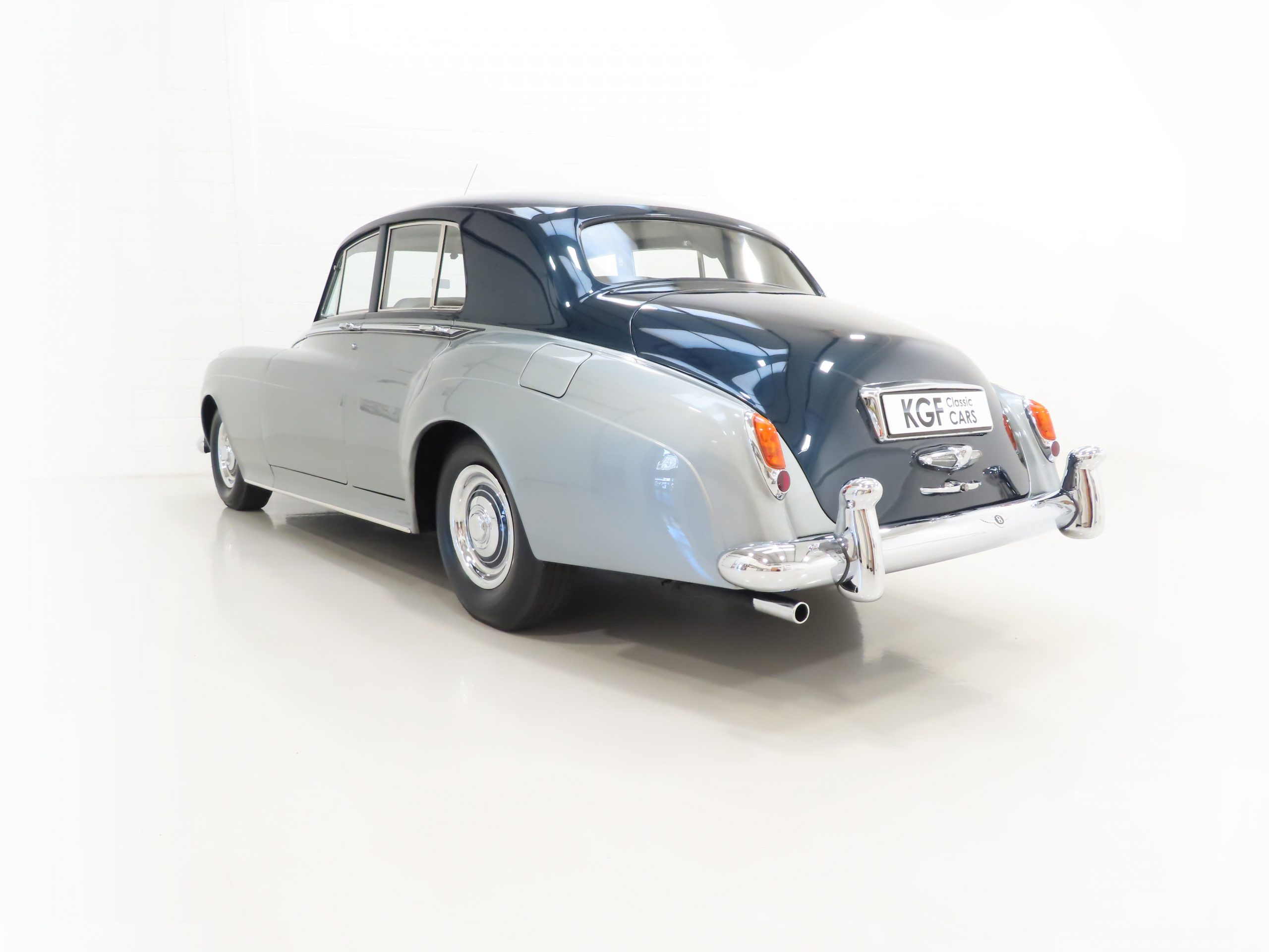 Bentley S2 Standard Saloon – KGF